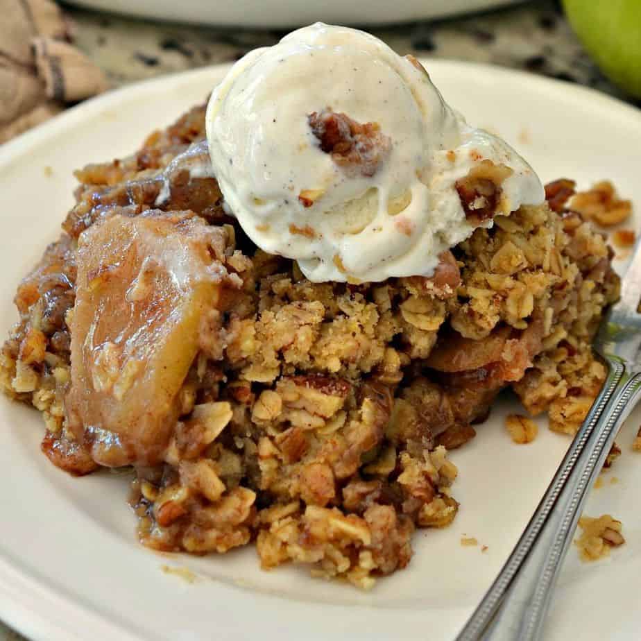 Easy Apple Crisp Recipe | Small Town Woman