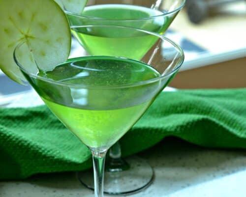 Easy Appletini (Sour Apple Martini) Recipe | Small Town Woman