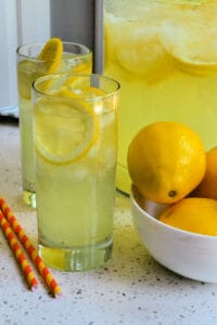 Homemade Lemonade (All Natural and Refreshing) | Small Town Woman