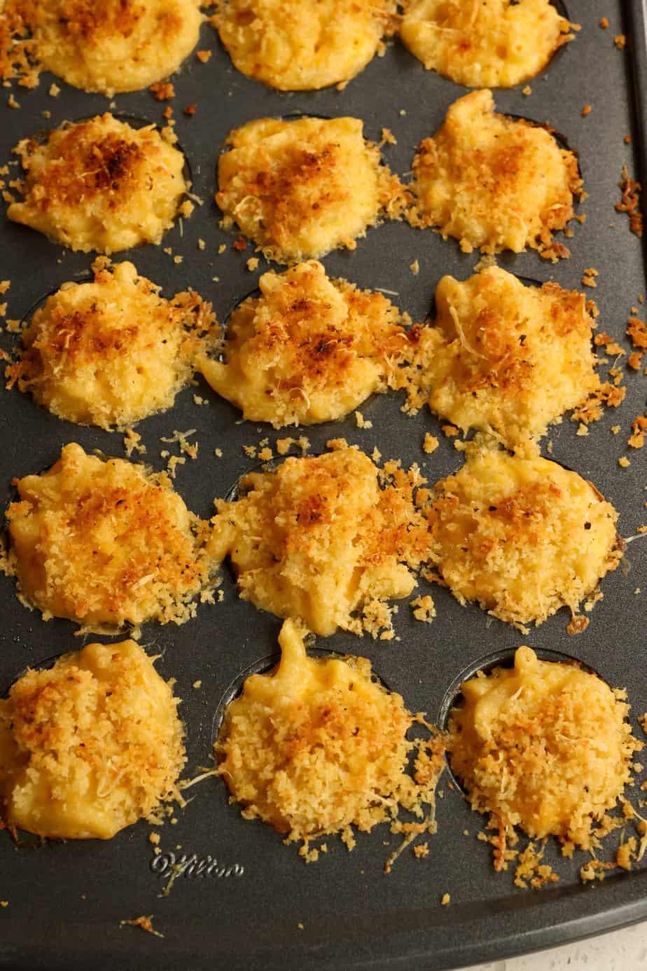 Baked Mac and Cheese Bites | Small Town Woman