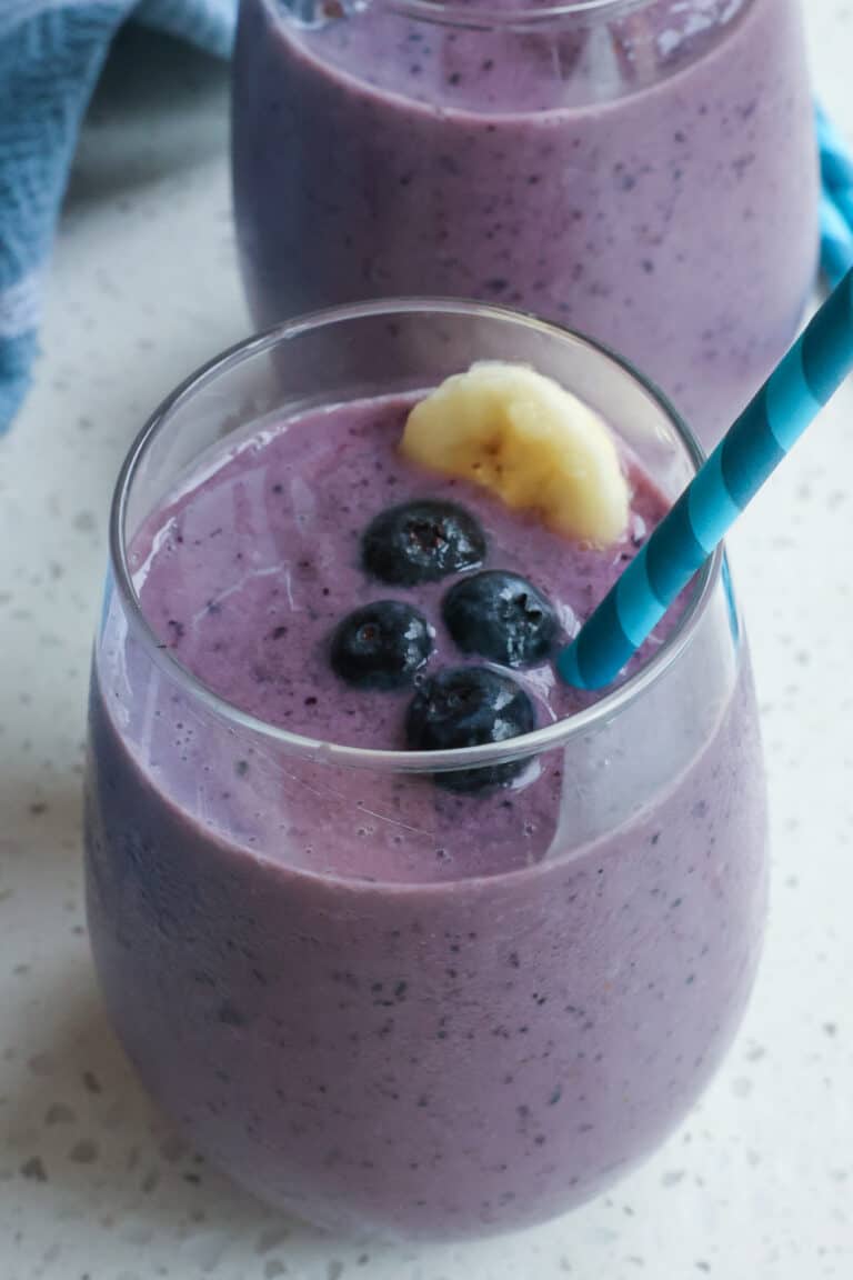 Easy Blueberry Smoothie | Small Town Woman