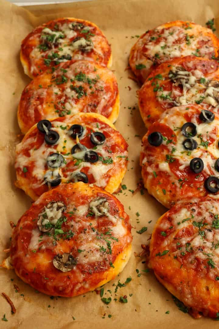 Easy Mini Pizzas | Small Town Woman